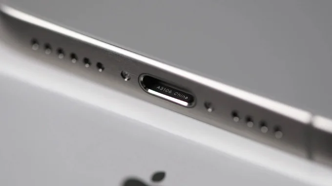 Hình Ảnh Mở Hộp iPhone 15 Pro Max